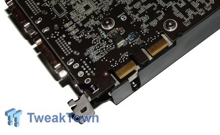 ASUS 2900 XT and 8800 Ultra Compared