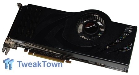 ASUS 2900 XT and 8800 Ultra Compared