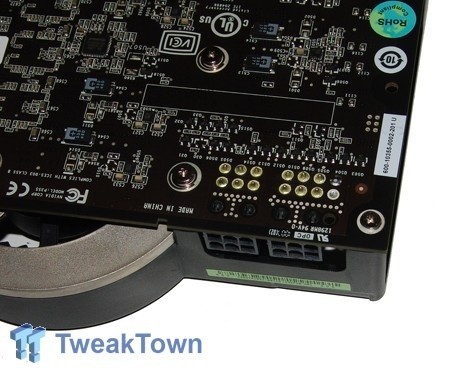 ASUS 2900 XT and 8800 Ultra Compared