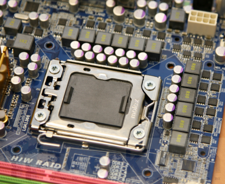 GIGABYTE shows us final design X58 Extreme mobo