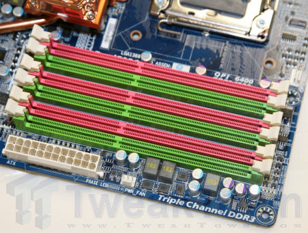 GIGABYTE shows us its X58 Extreme mobo in Taipei